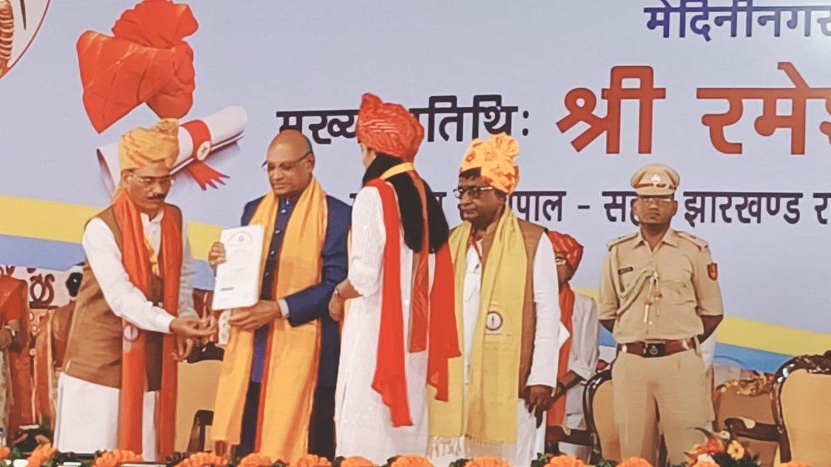 राज्यपाल ने शिक्षा व्यवस्था पर उठाया सवाल, बोले- डिग्री पाकर भी छात्रों ...