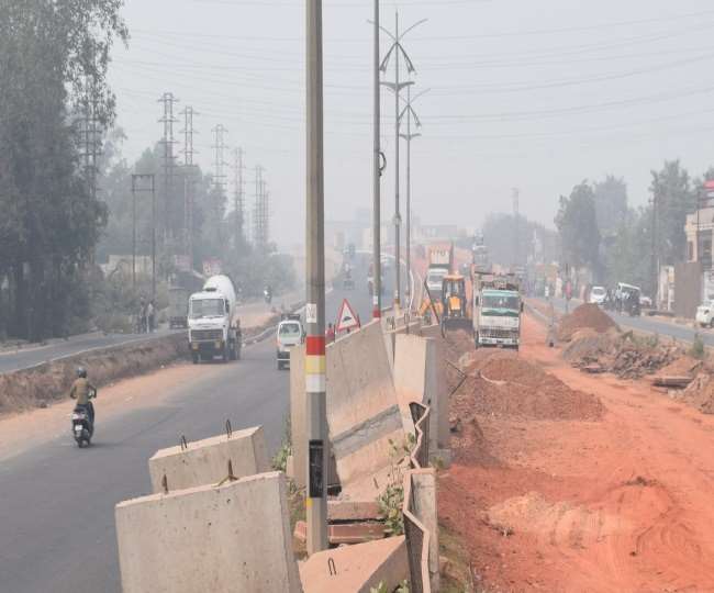 जगह-जगह पर हैं एक्‍सीडेंट के खतरे, NH-19 पर बरतें गाड़ी चलाते में ...