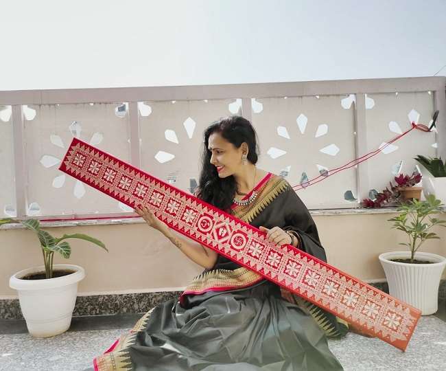 हल्द्वानी में बने शीशम के कैंडल होल्डर की दिल्ली, मुंबई में डिमांड ...