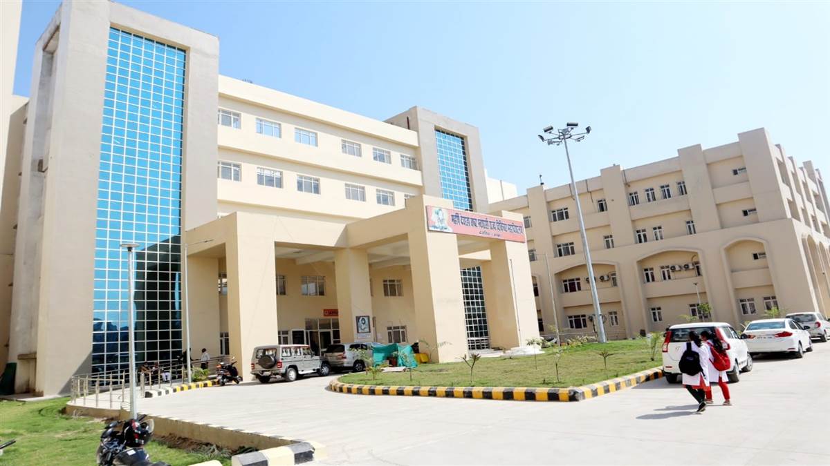 Deoria: मेडिकल कालेज में आज से चलेंगी नए बैच की कक्षाएं, MBBS छात्रों ...