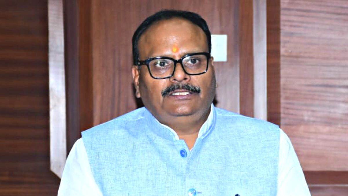UP News: यूपी के डिप्टी सीएम ब्रजेश पाठक का आरोप, सपा सरकार में को ...