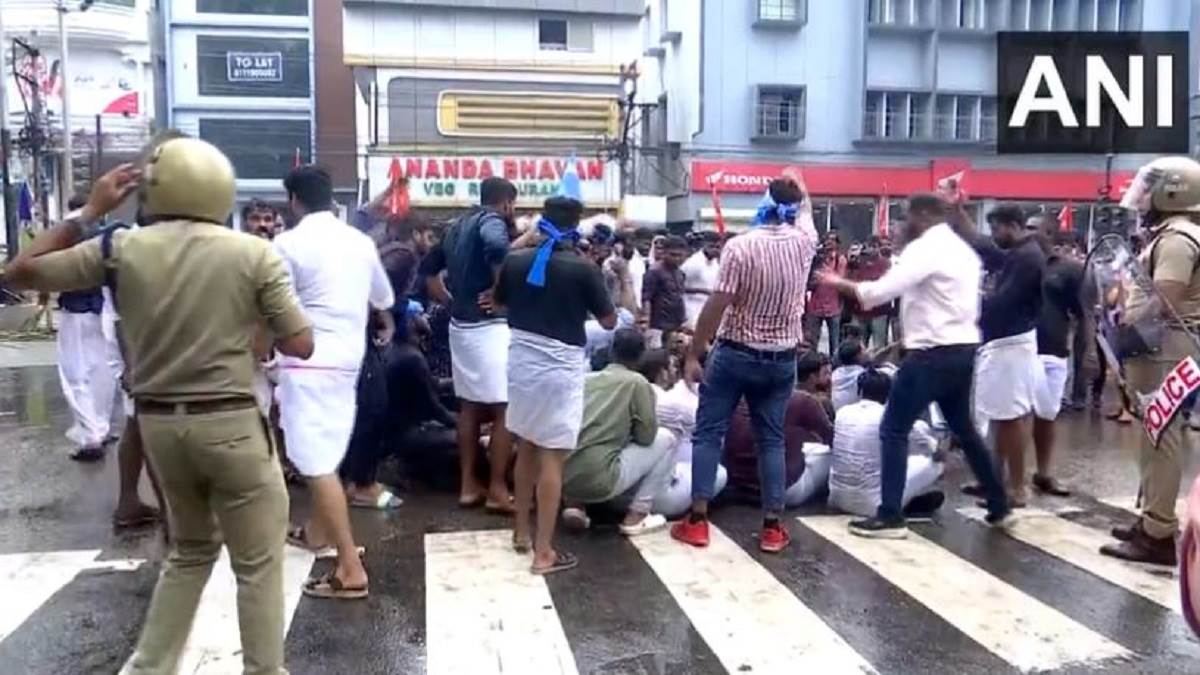 केरल छात्र संघ के कार्यकर्ताओं ने विश्वविद्यालयों में भ्रष्टाचार को ...