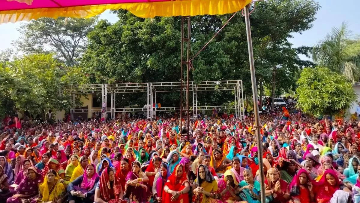 Shiva Charcha: लातेहार में शिव चर्चा में उमड़ी भीड़, अर्चित आनंद बोले ...