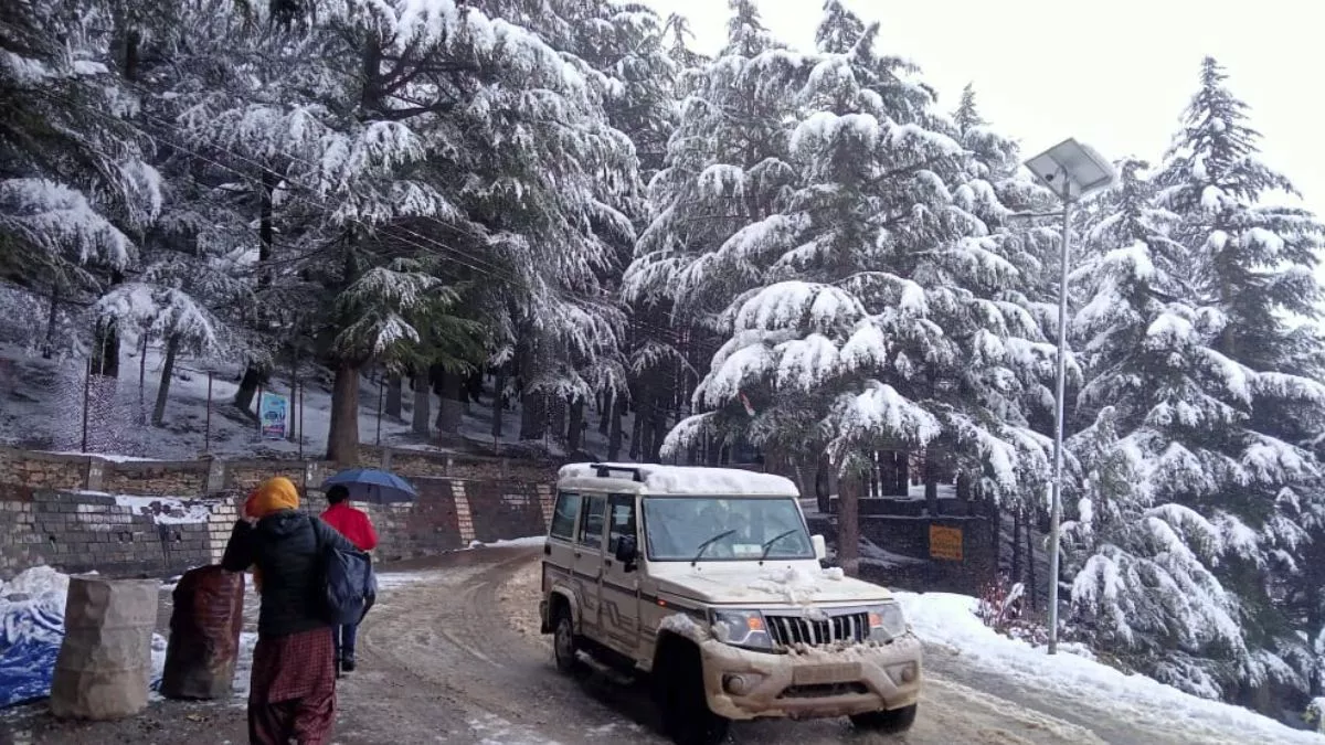 Snowfall In Himachal: पांगी में भारी हिमपात से व्‍यवस्‍था ठप, भरमौर व ...