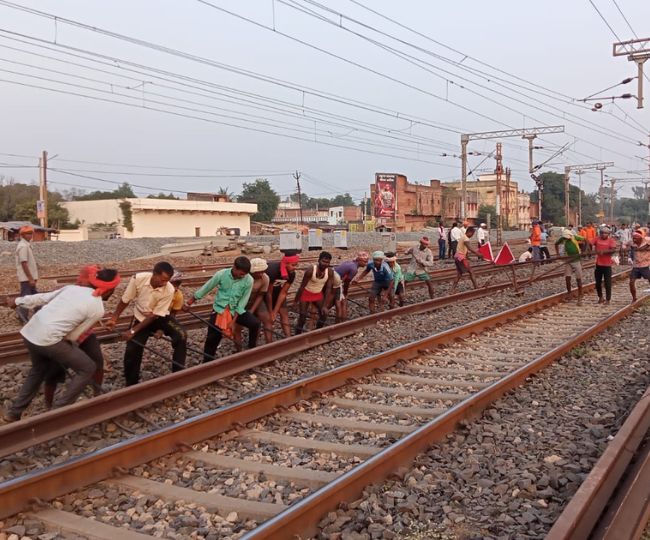 Indian Railways: यात्रियों के लिए राहत भरी खबर, कोडरमा स्टेशन पर जल्द ...