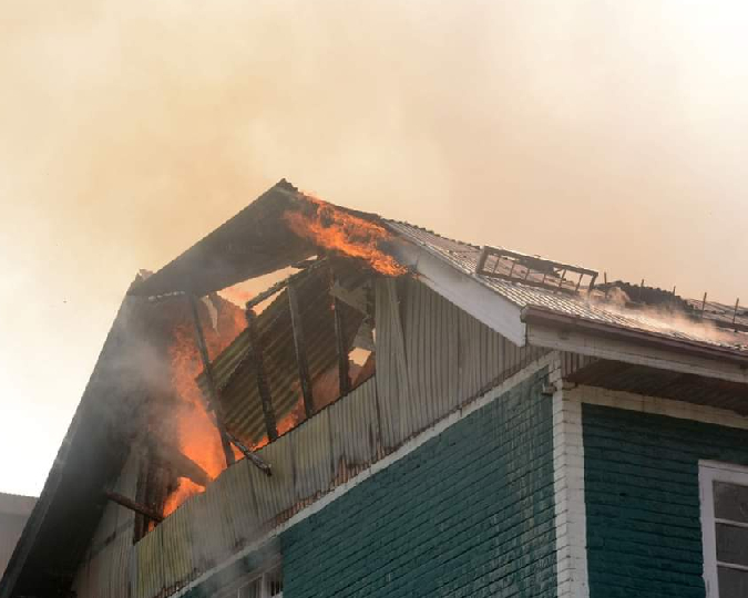 श्रीनगर के मुस्लिम पब्लिक स्कूल में लगी भीषण आग, बाल-बाल बचे सैकड़ों ...