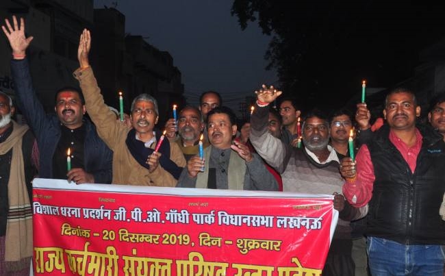 कैंडिल मार्च निकाल सरकार की नीतियों का किया विरोध - Candel march ...