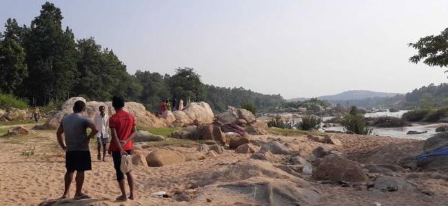 बाघमुंडा जलप्रपात पर्यटकों को कर रहा आकर्षित - Baghmunda waterfall is ...