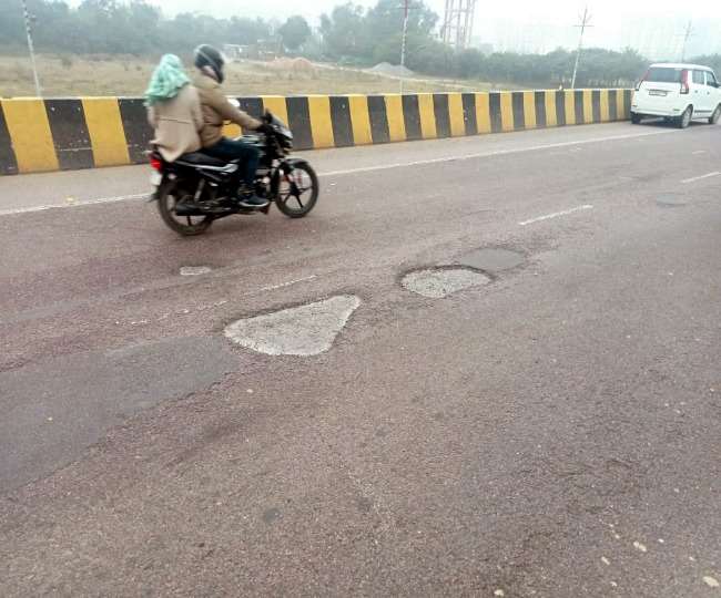 शहीद पथ के 1500 गड्ढों में शहीद हो रही सफर की सुरक्षा, पीएम से सीएम तक ...