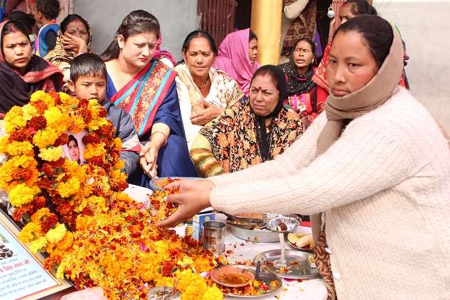 पुलवामा शहीद बीरेंद्र की बरसी पर बच्‍चों ने पूछा क्‍या पिता आए हैं ...
