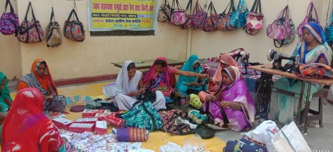 बिदी-बैग को बना लिया आमदनी का जरिया - Bindi-bag made a source of income ...