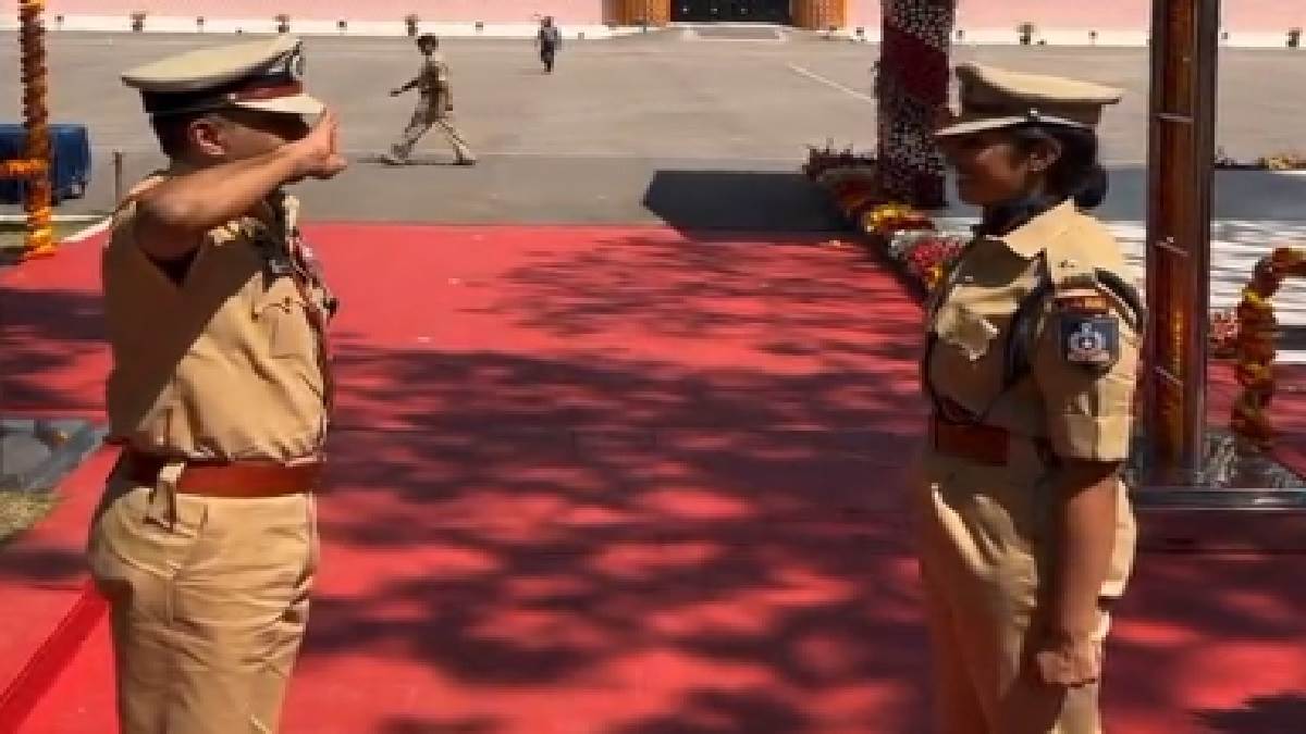 Viral Video: आईपीएस पिता को बेटी ने IPS बनकर किया सैल्यूट, वीडियो वायरल ...