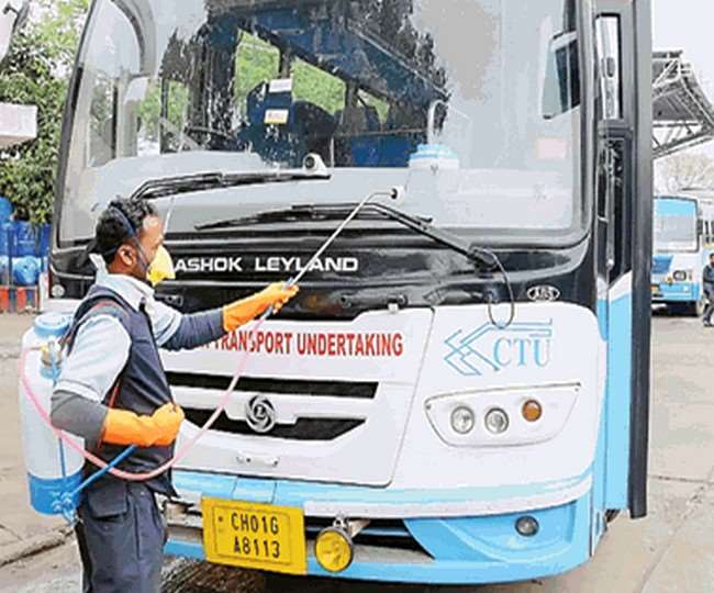 CTU Buses हो रहीं सेनिटाइज दिल्ली जाने वाली बसों को दिया जा रहा सर्टिफ ...