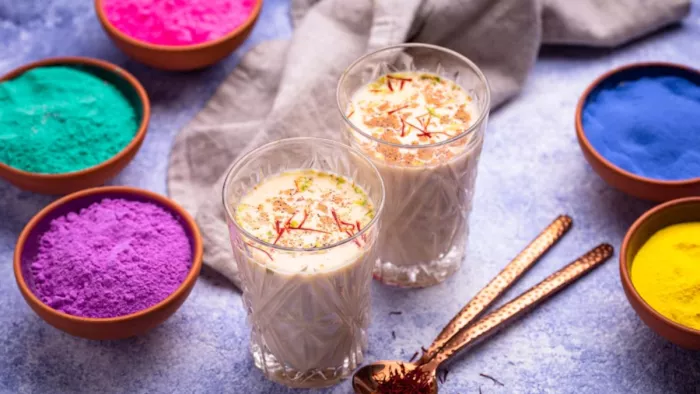 Thandai History: सबसे पहले भगवान शिव को अर्पित की गई थी ठंडाई, जानें ...