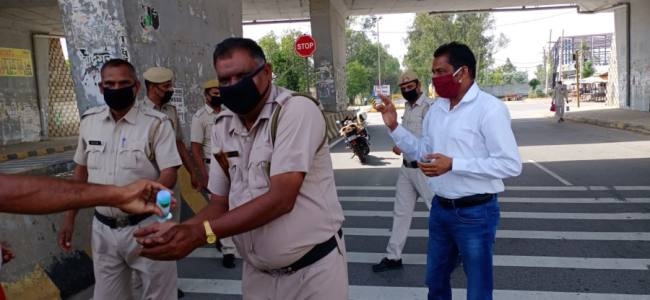 चेयरमैन रॉकी ने किया कोरोना वॉरियर्स का उत्साहवर्धन - Chairman Rocky ...