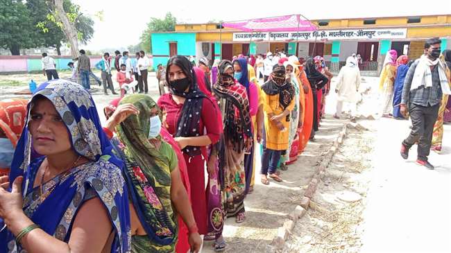 Panchayat Elections in Jaunpur : छिटपुट घटनाओं के बीच जिले में 60 फीसद ...