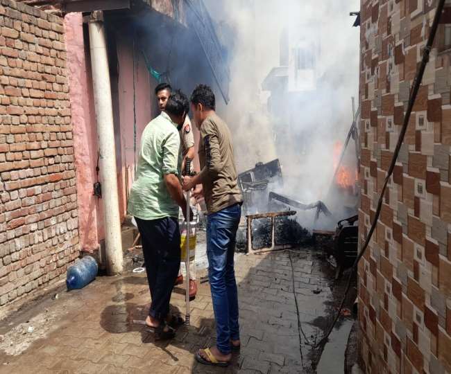 Agra News: दहशत का एक घंटा, छात्रा के अपहर्ता की बस्ती में धावा, तीन ...