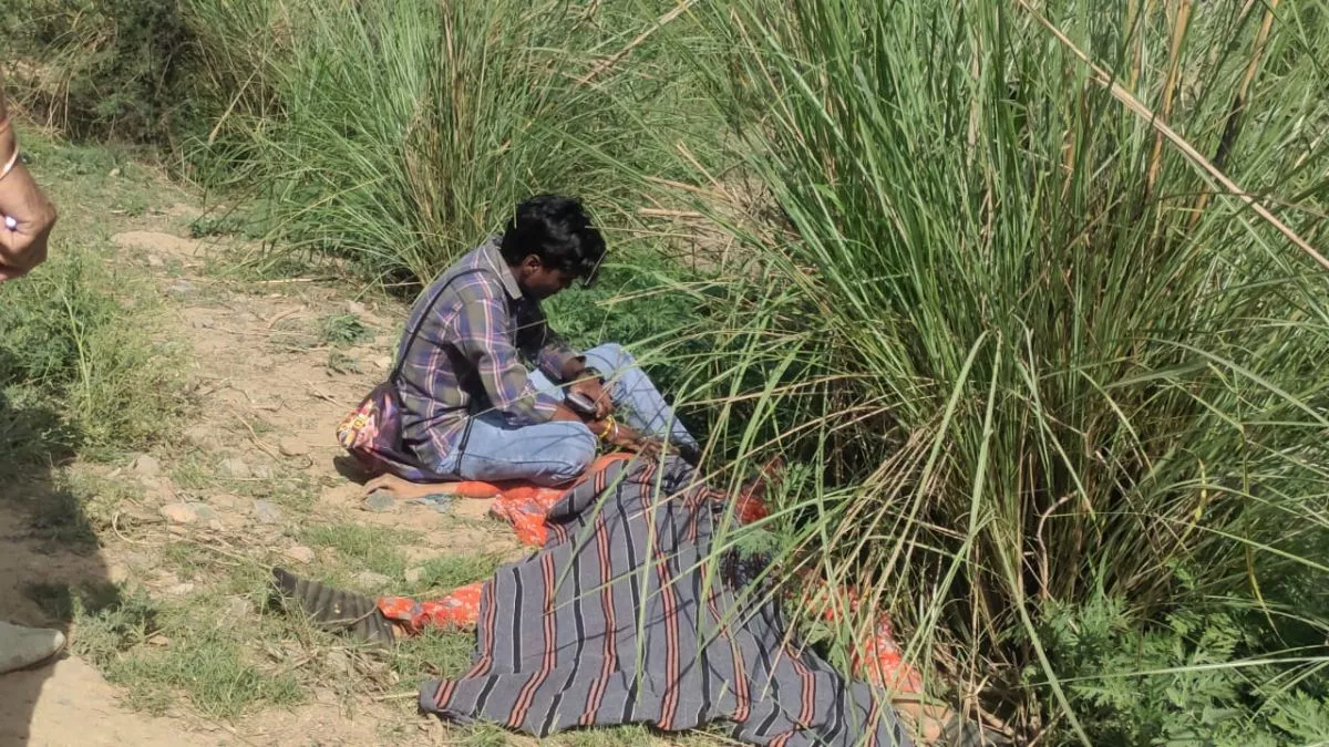 Train Hit College Girl रेलवे ट्रैक से गुजर रही बीए की छात्रा ट्रेन की