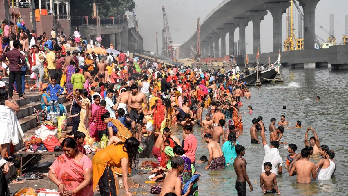 Patna: सतुआनी पर गंगा में डूबे चार युवक, माता-पिता और पत्नी के सामने ...