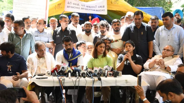 Wrestlers Protest: जंतर-मंतर पहुंचे सत्यपाल मलिक व चंद्रशेखर, चौधरी ...