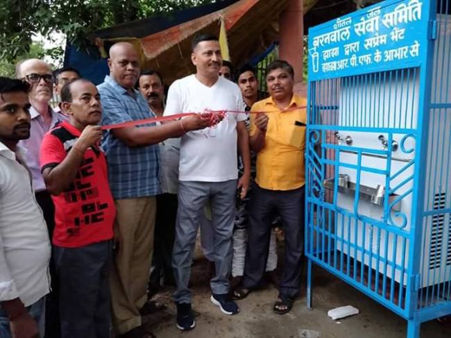 वाटर कूलर लगने से लोगों में खुशी