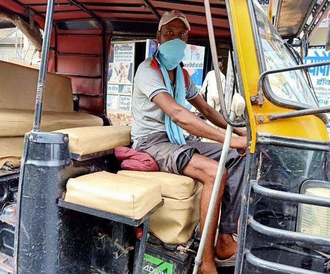 तीन बेटियों की प‍रवरिश के लिए टूटे पैर से ऑटो रिक्शा चलाने को मजबूर एक ...