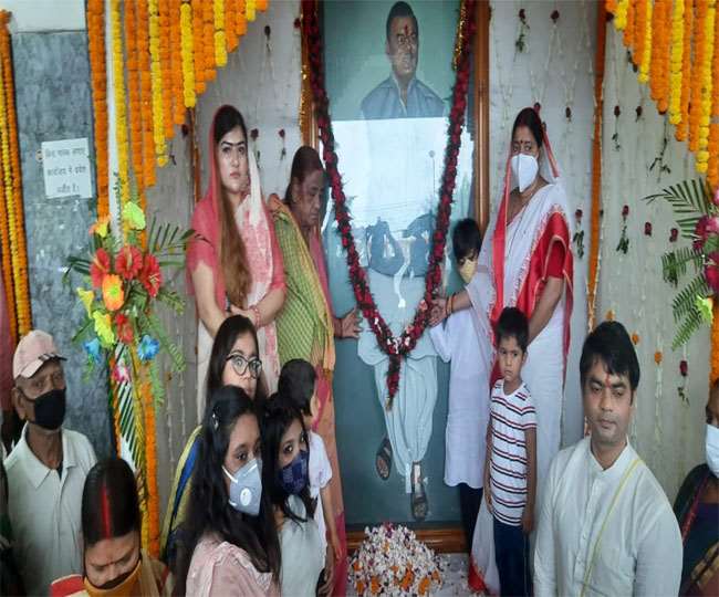 झर‍िया में याद क‍िए मजदूर नेता सूूर्यदेव स‍ि‍ंंह; पुण्‍यत‍िथ‍ि में लगाए गए 1000 पौधेंं Dhanbad ...