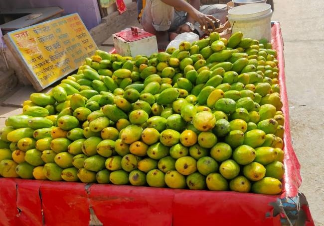 फलों के राजा के साथ आपकी सेहत भी बिगाड़ रहा कार्बाइड - Carbide spoiling ...