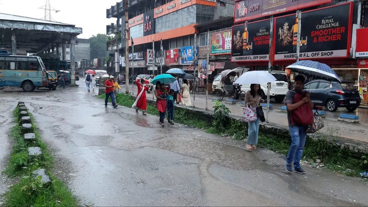 मूसलाधार बारिश से सिलीगुड़ी में जनजीवन अस्‍त-व्‍यस्‍त, गंगटोक में ...