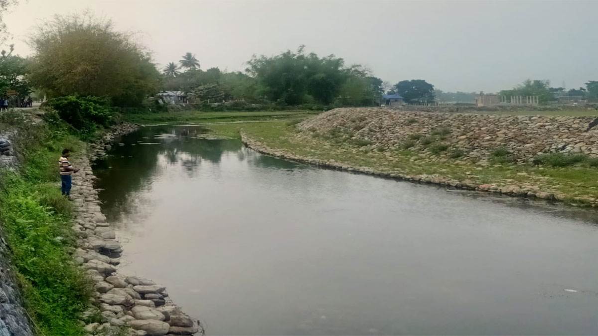 North Bengal: नेपाल के सीमावर्ती मेची नदी पर तटबंध का कार्य अधूरा छोड़ा ...