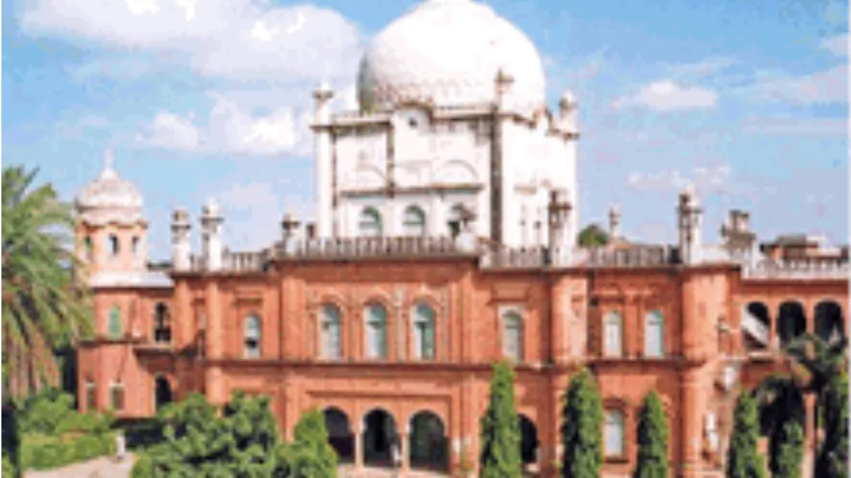 Saharanpur: देवबंद का छात्रों को तालिबानी फरमान जारी, अंग्रेजी पढ़ने पर ...