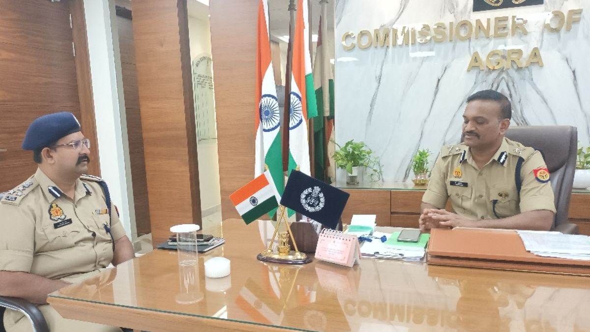 आगरा पुलिस कमिश्नर के एक्शन से महकमे में खलबली; लखनऊ तक पहुंची कार्रवाई ...