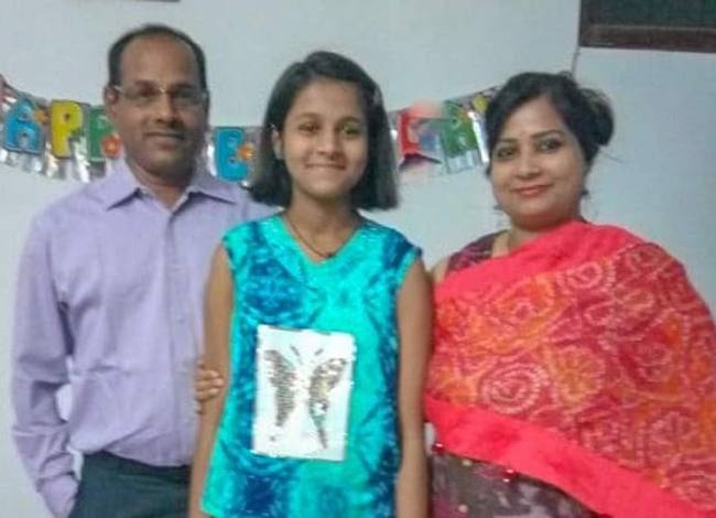 टॉप थ्री पर पांच छात्राओं का कब्जा, परीक्षा परिणाम देख जश्न में डूबे ...