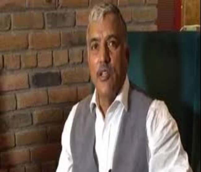 Kashmir: अलगाववादी नेता हाशिम कुरैशी ने सियासी मतभेद के चलते बेटी से ...