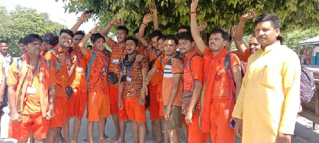 गलियों में गूंजे बोल बम के जयकारे, गाजे-बाजे के साथ दी विदाई - In the ...