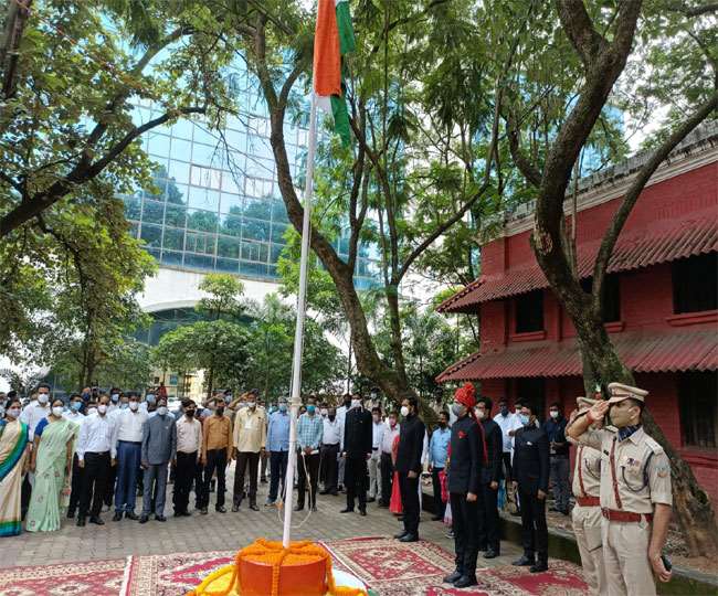 स्‍वतंत्रता दिवस के जश्‍न में डूबी रांची, समाहरणालय में डीसी, रिम्‍स ...