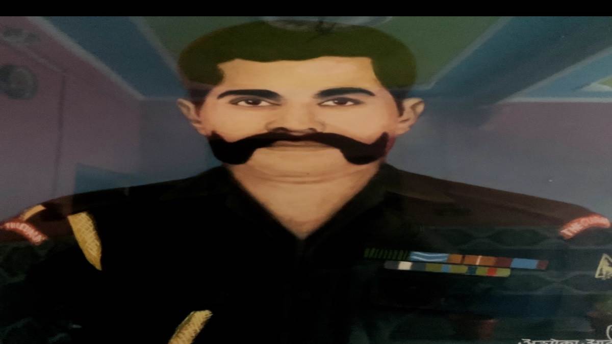 ऑपरेशन रक्षक में दुश्मनो को मार शहीद हो गए रतन, आज बेटा भी उसी बटालियन ...