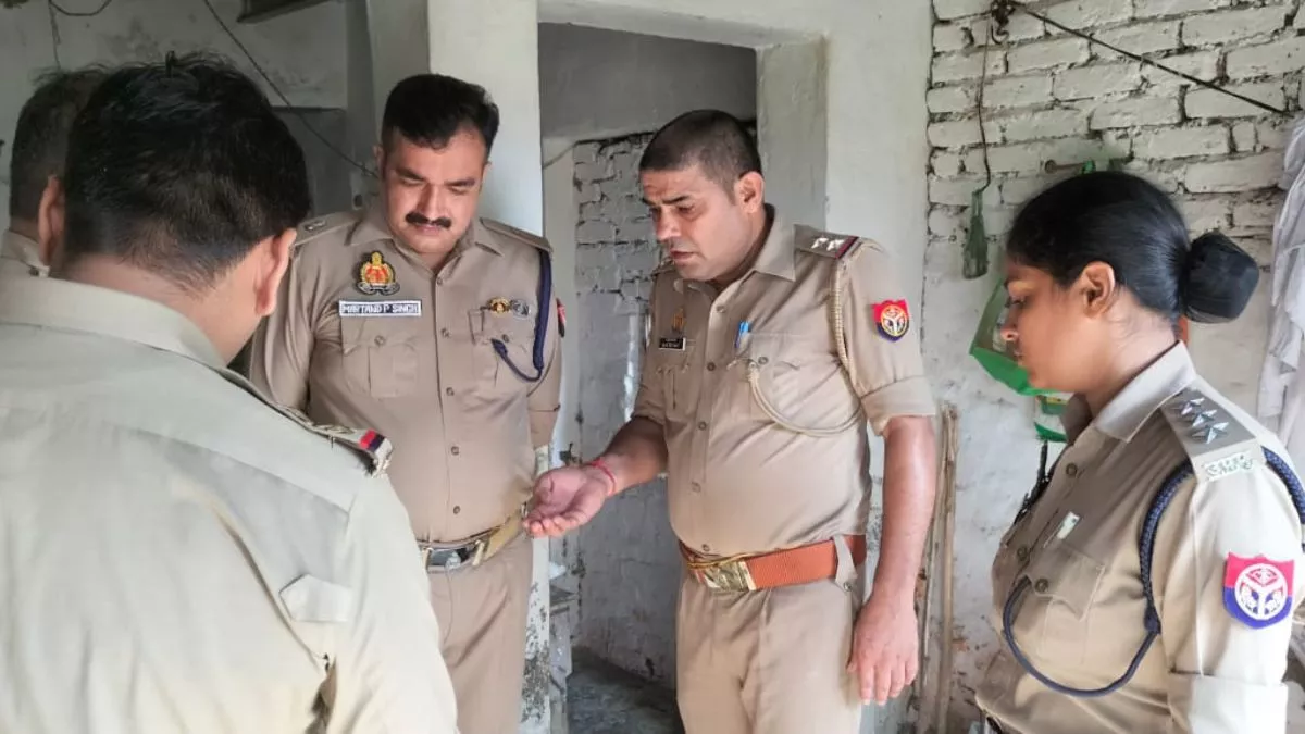 Mathura Double News बुजुर्ग दंपती की निर्मम हत्या लोहे की राड से कत्ल