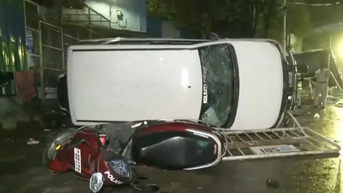 Kolkata: आरजी कर मेडिकल कॉलेज के आपातकालीन विभाग में तोड़फोड़, अचानक ...