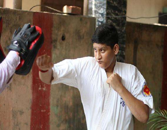 कानपुर के कराटे खिलाड़ी ने किक नहीं पंच लगाकर तोड़ा ओडिशा के अभिकुमार ...