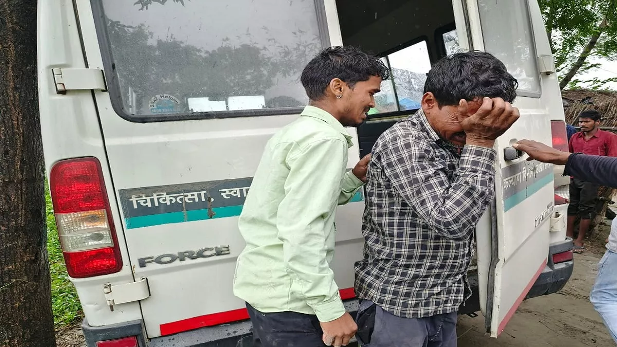 Lakhimpur Nighasan Case: मृत लड़कियों के परिवार ने रखी तीन मांग, डीएम ...