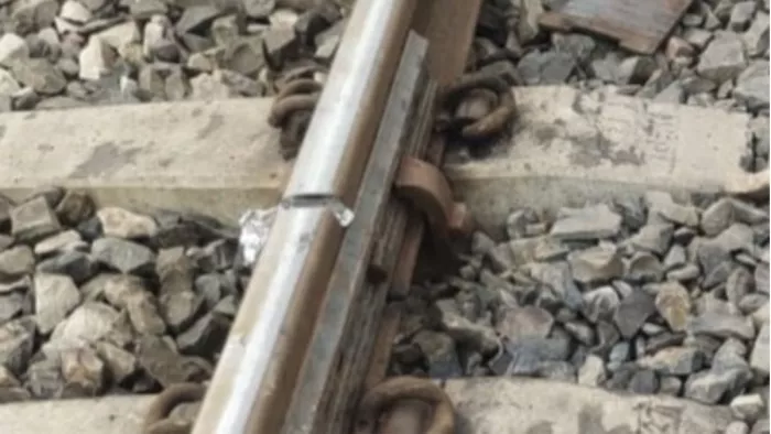 Rail Track Broken: पटना रेल खंड में रेल पटरी टूटी, डेढ़ घंटे तक ट्रेनों ...