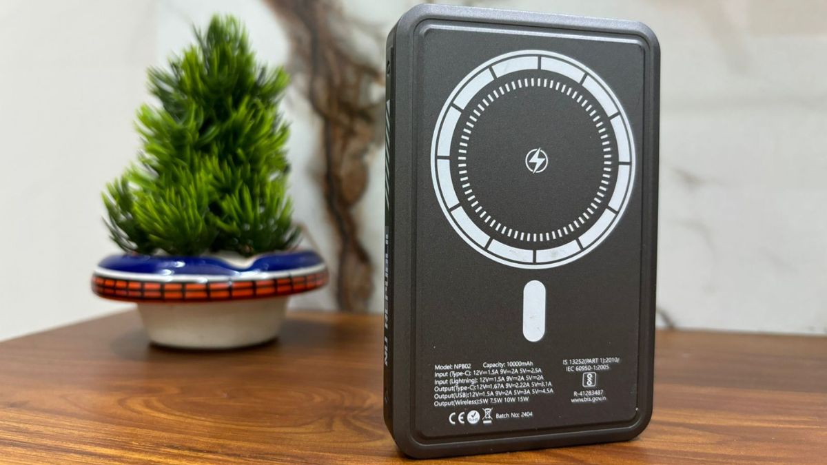 Nu Republic Cybotron SPIN: फिजिट स्पिनर वाला मैगसेफ वायरलेस पावरबैंक ...