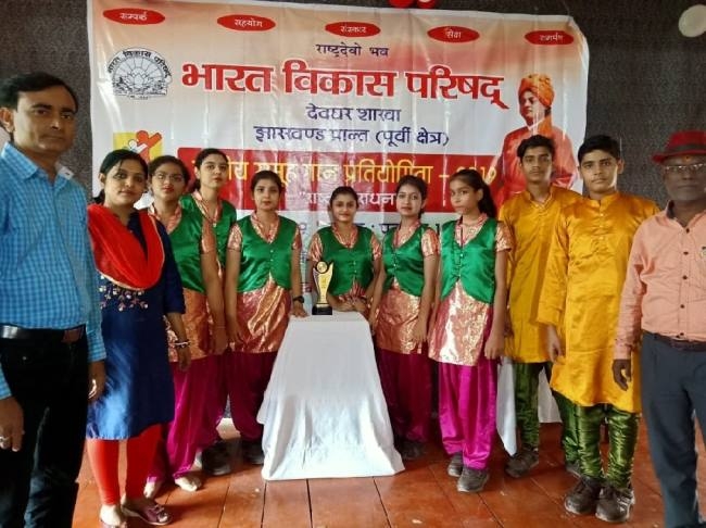 राष्ट्रीय समूह गान प्रतियोगिता में डीएवी के छात्रों में मारी बाजी - dav ...