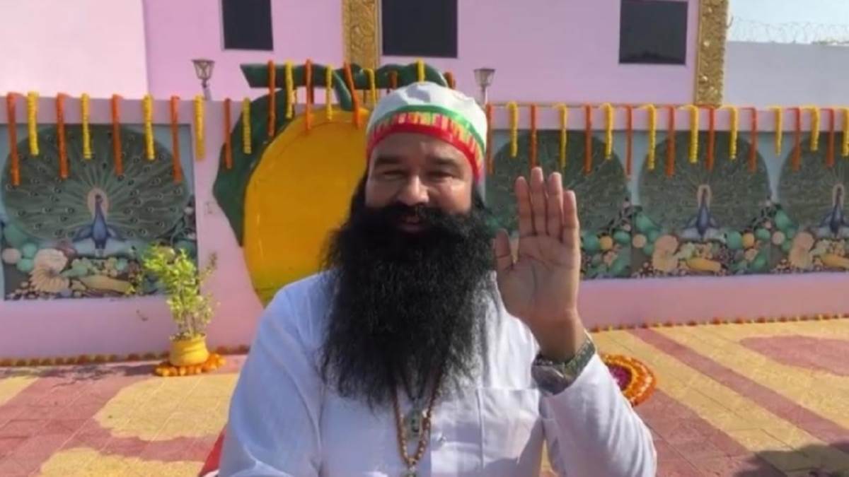 Baghpat: हनीप्रीत के साथ बरनावा आश्रम पहुंचा गुरमीत, इंटरनेट मीडिया पर ...