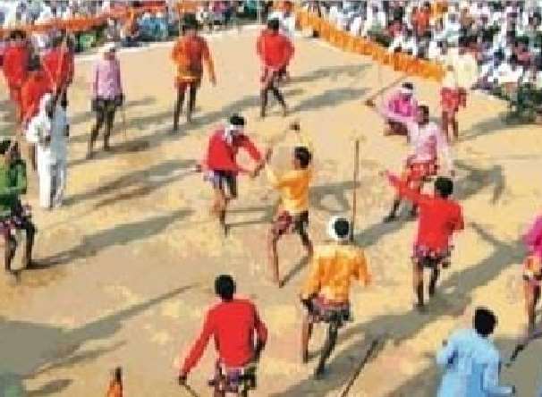 लाठी का Marshal Art है बुंदेलों का बरेदी नृत्य, दीवाली के दूसरे दिन सिर ...