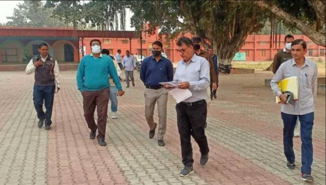 एडीसी व आइएएस पंकज कुमार ने किया माडल स्कूल का औचक निरीक्षण - ADC and ...