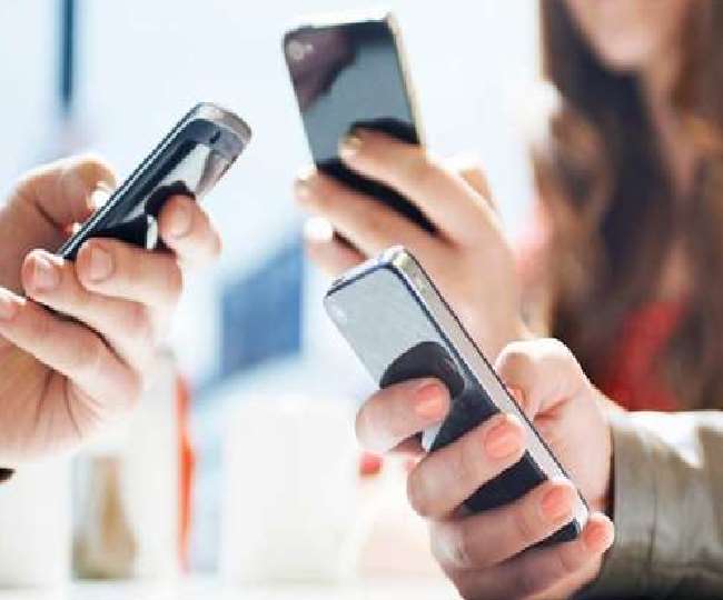 करते हैं Mobile का इस्तेमाल, भूलकर भी न करें ये गलतियां, नहीं तो हैकर्स ...