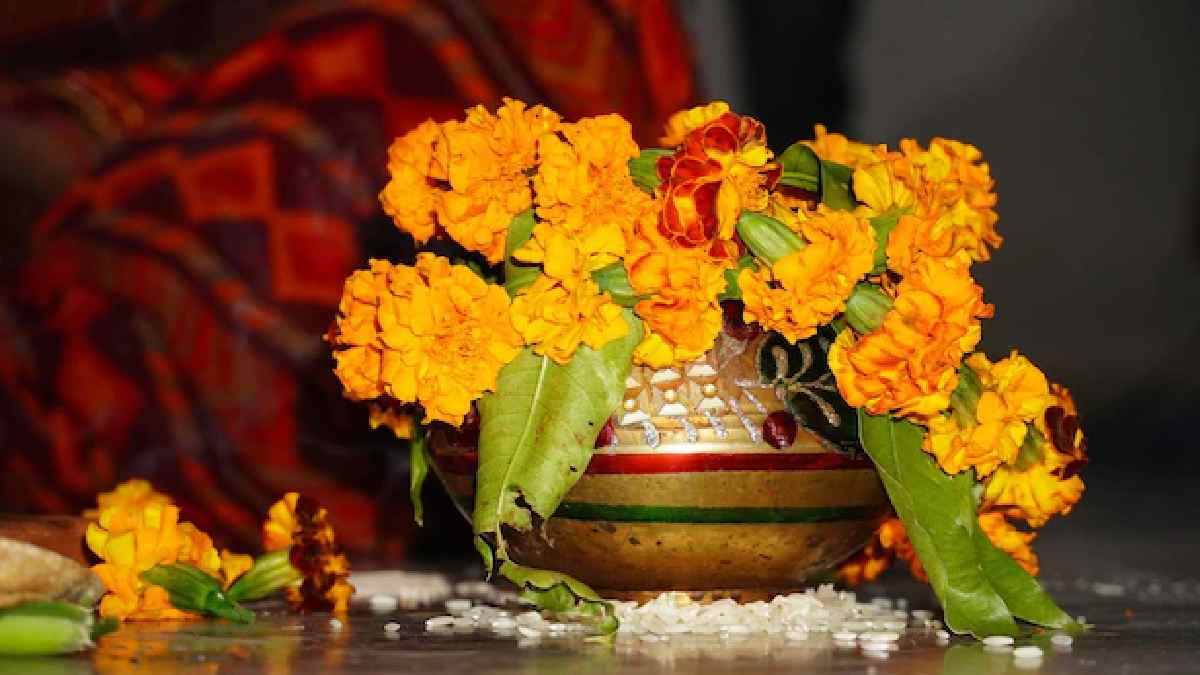 कुलदेवी और कुलदेवता के रुष्ट होने से करना पड़ सकता है कई संकटों का ...