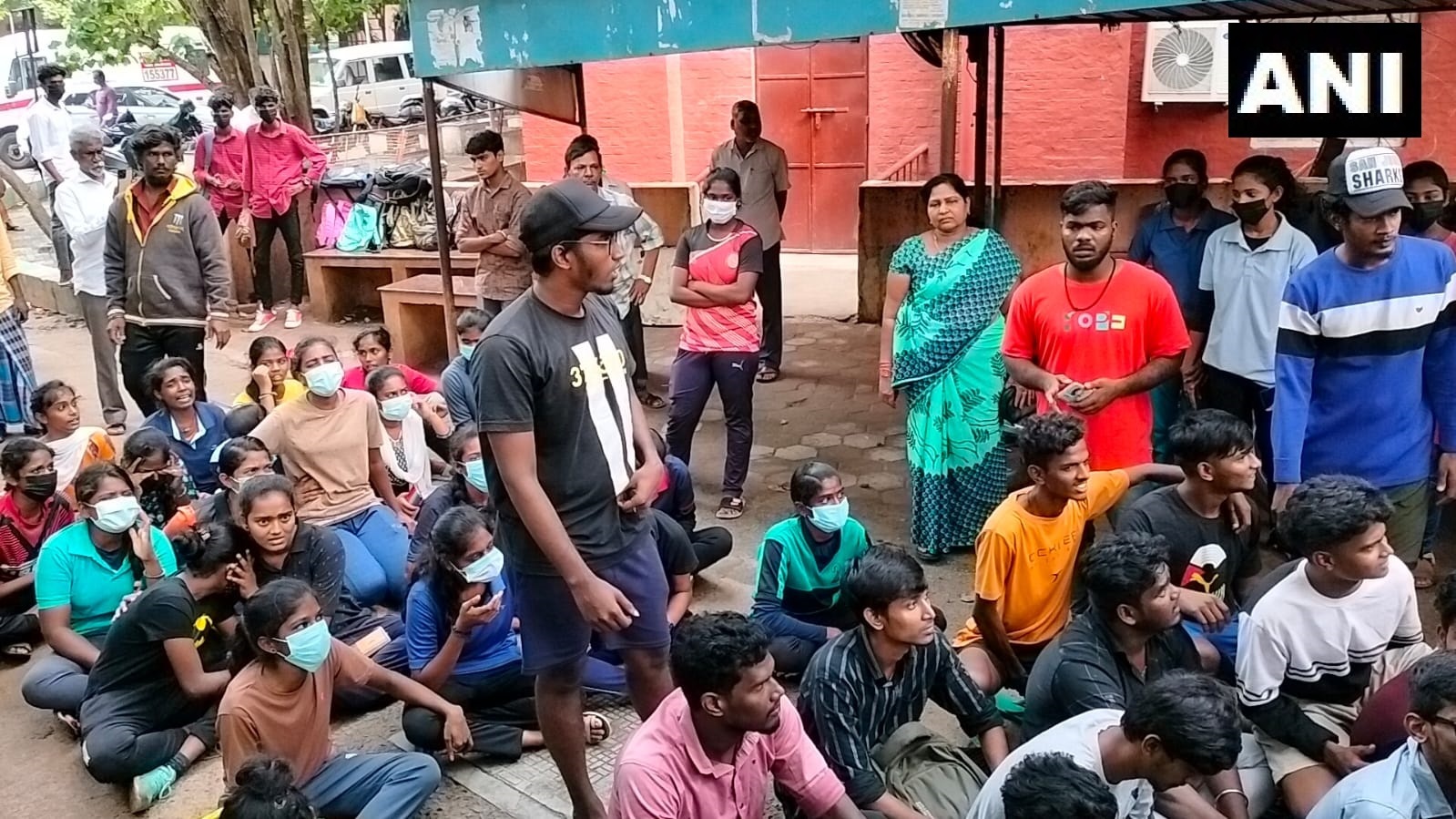 Football Player Priya R:अस्पताल की लापरवाही के कारण फुटबॉल खिलाड़ी की ...